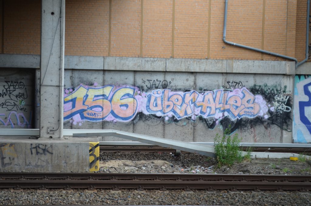 BERLIN GRAFFITI STREETPIECES #67 - Hustlehorst